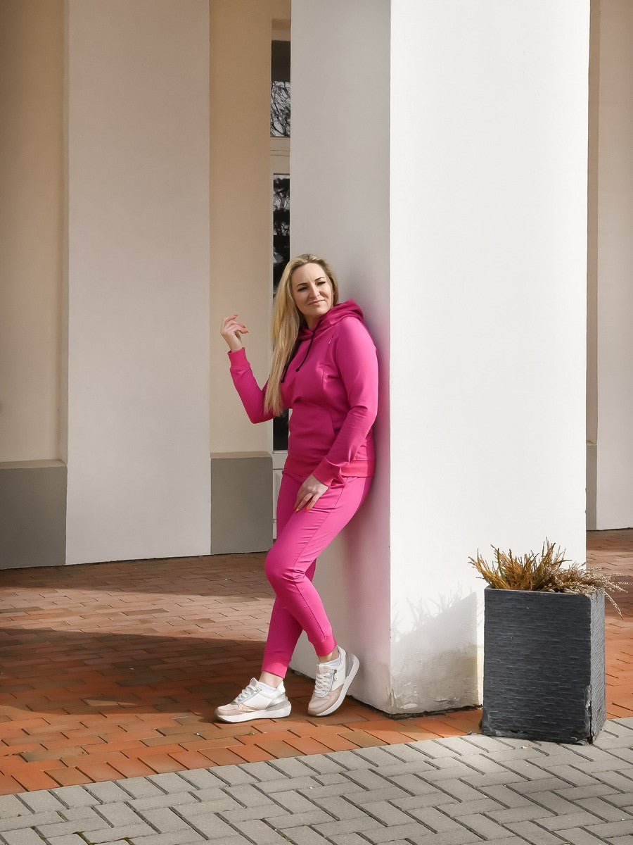 Rožinis trikotažo kostiumėlis MAITINANČIOMS MAMYTĖMS – OK Dizaino Studija